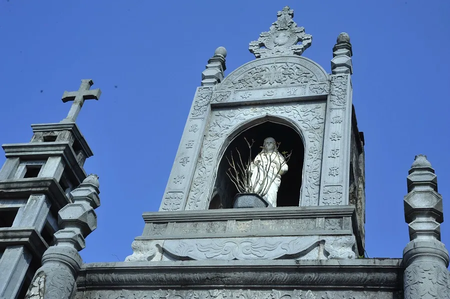 Discover The Unique Architectural Beauty Of Phat Diem Stone Church ...